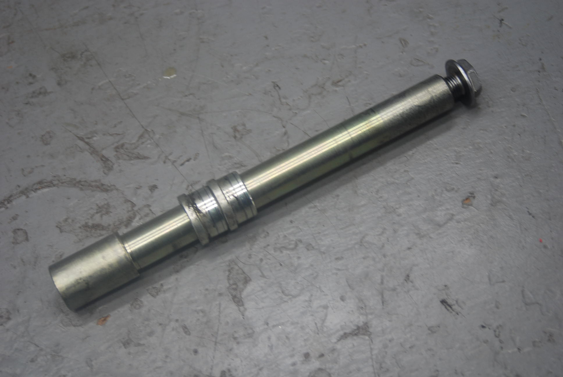 2011 YAMAHA YZF R1 FRONT AXLE – Bikepartsonline