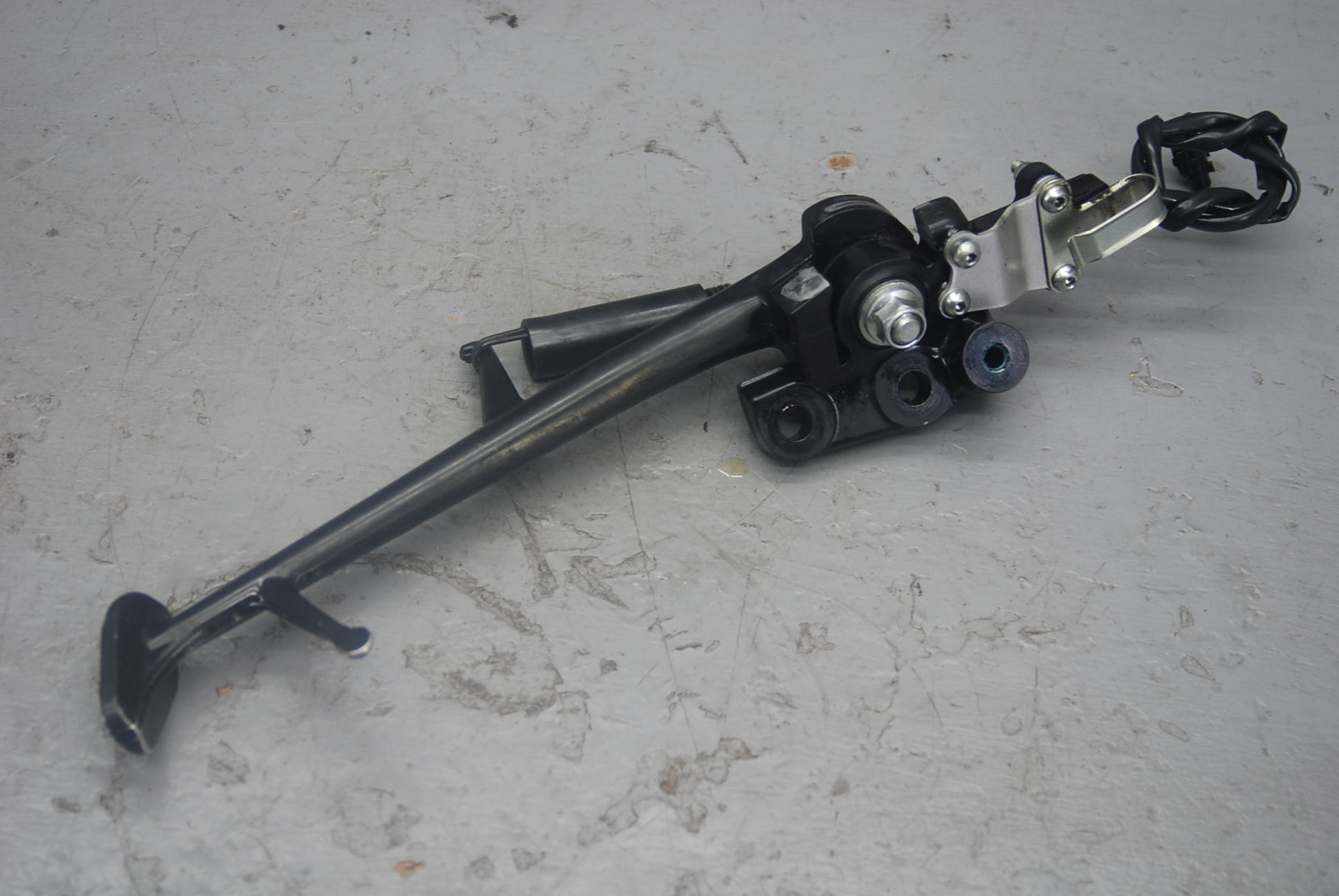 2011 YAMAHA YZF R1 SIDE STAND – Bikepartsonline