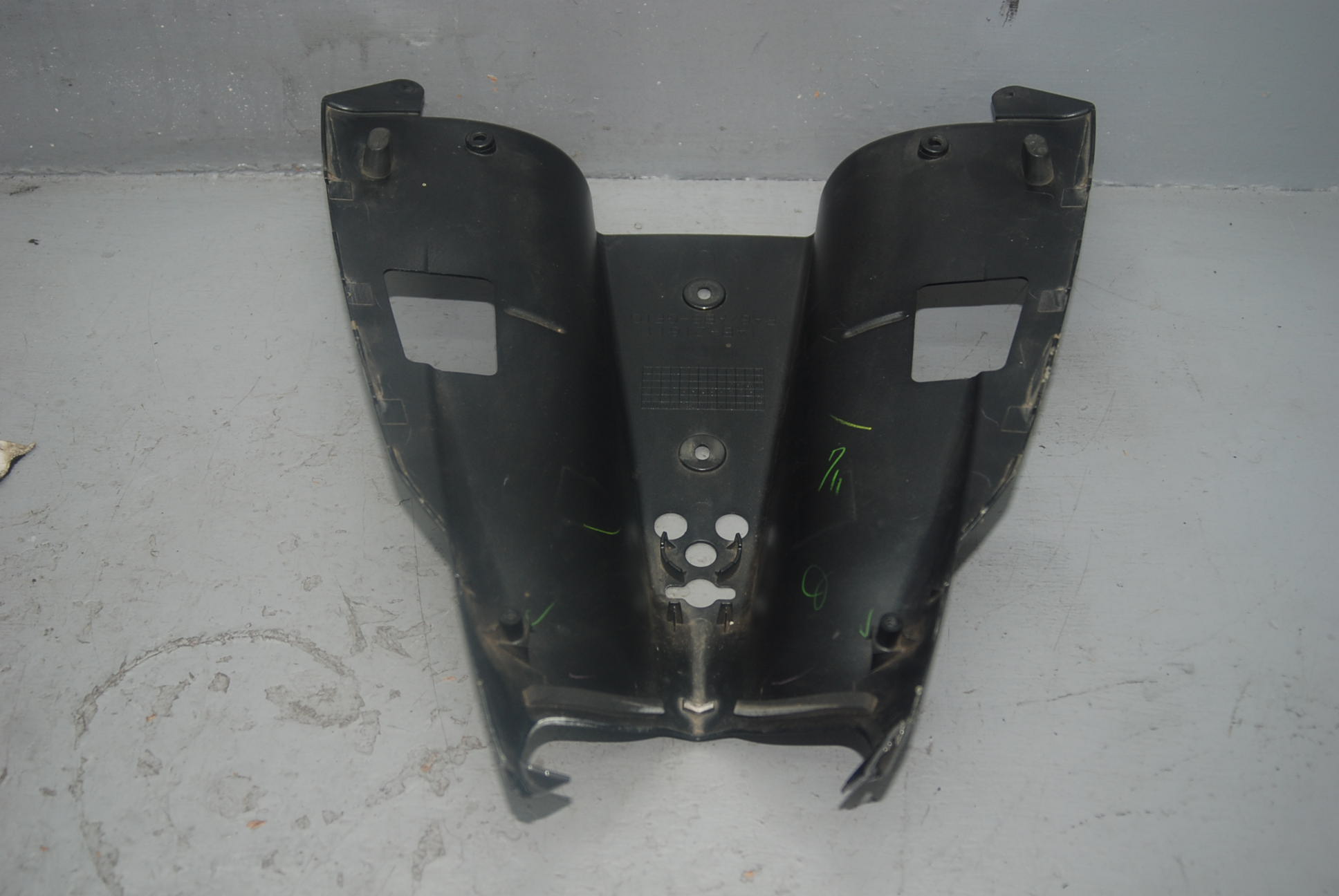 2011 YAMAHA YZF R1 UNDER TAIL COVER – Bikepartsonline