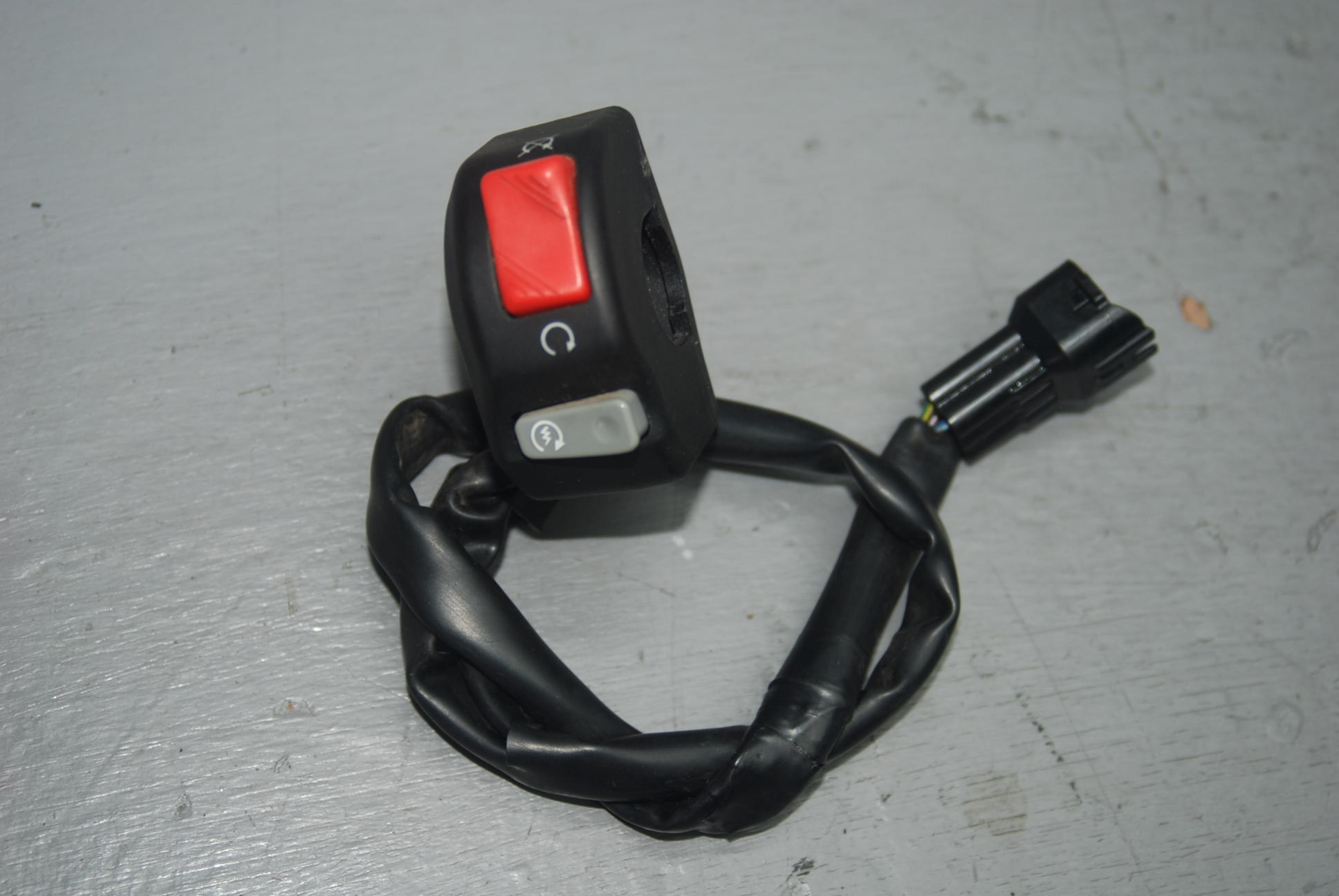 2010 KAWASAKI ZX 14 GEN 1 CONTROL SWITCH R/H – Bikepartsonline