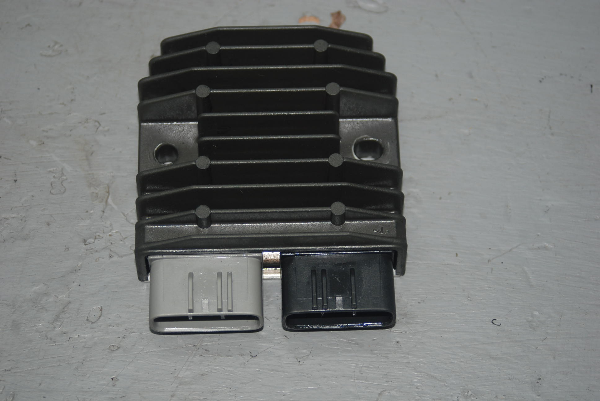 2010 KAWASAKI ZX 14 GEN 1 REGULATOR – Bikepartsonline
