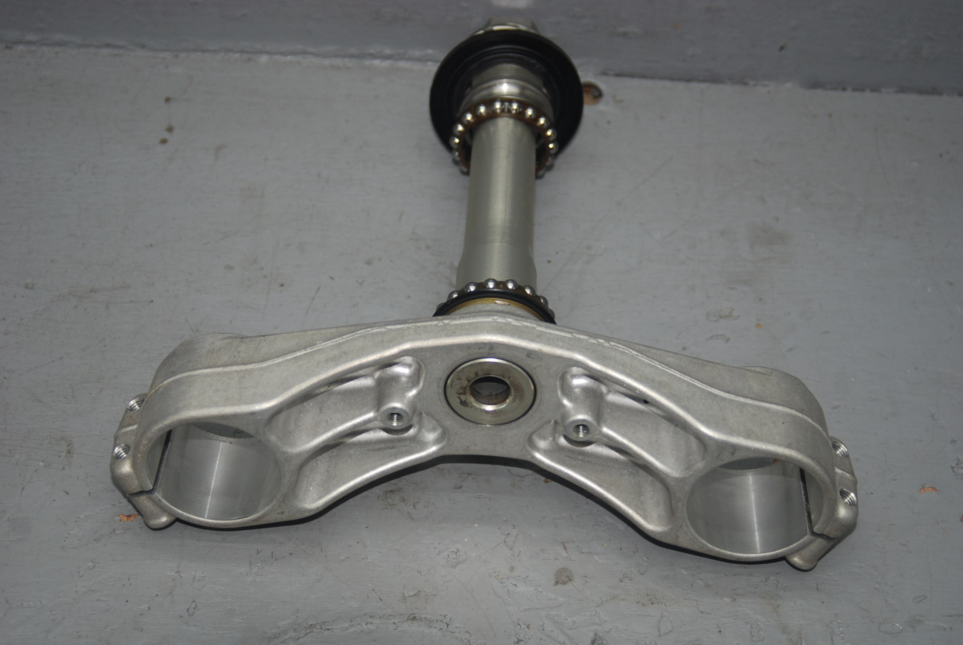 2010 KAWASAKI ZX 14 GEN 1 BOTTOM YOKE – Bikepartsonline